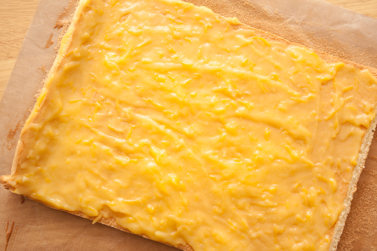 Lemon curd spread on sponge | Cake and Cookie Recipes