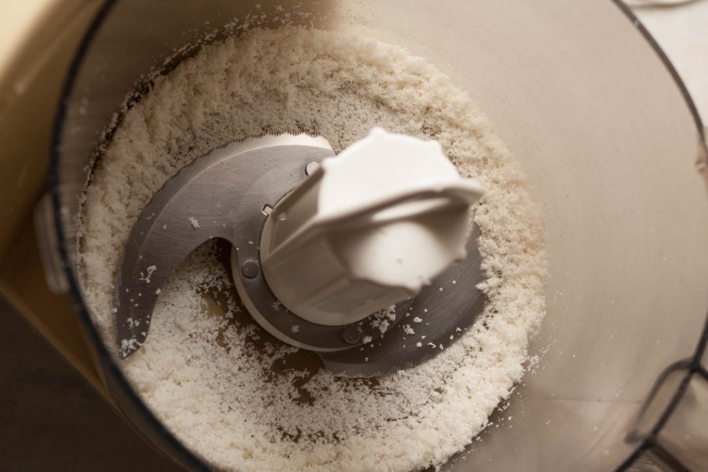 Dessicated coconut in blender | Cake and Cookie Recipes